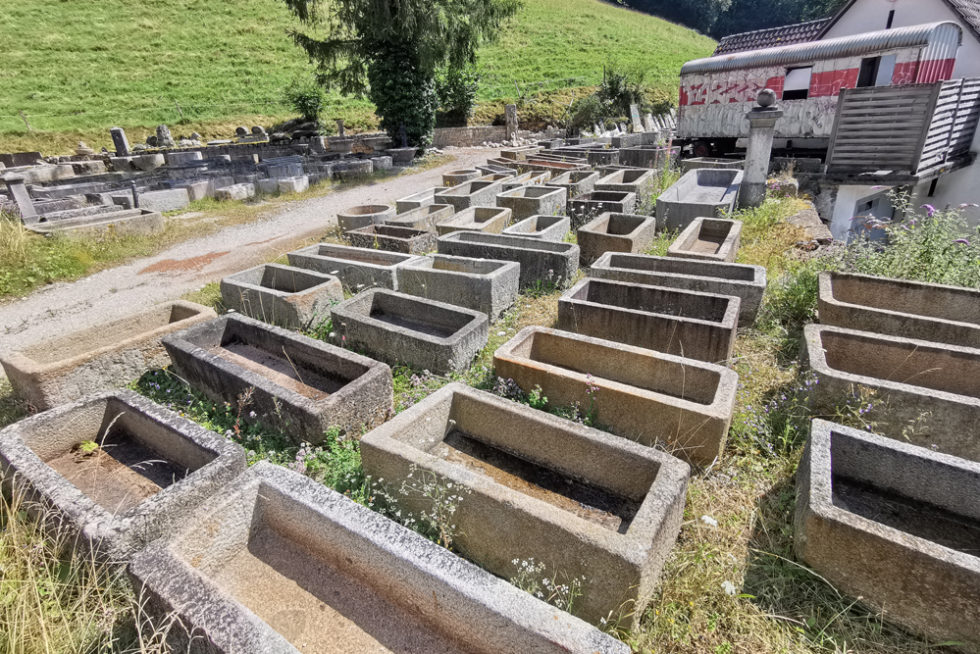 Brunnen - Fontarocca AG -Natursteine für Objekt, Haus und Garten